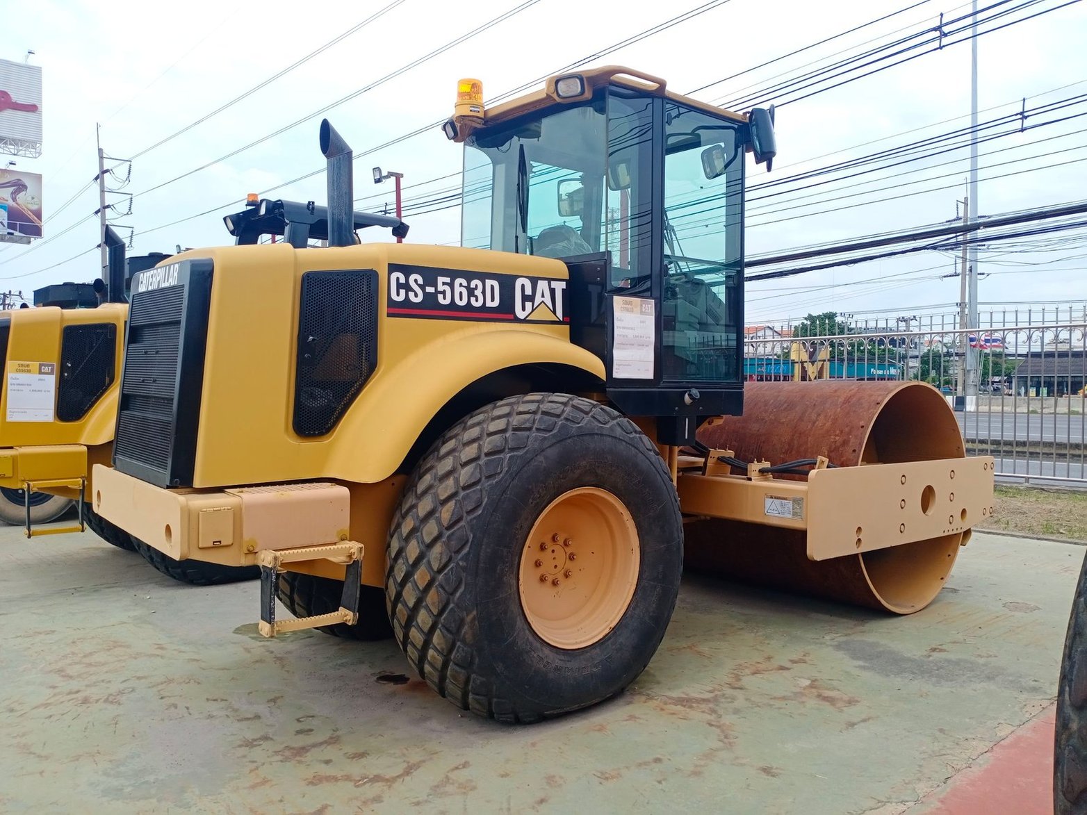 รถบด CS563D SN.9MW-00XXX แบบเก๋ง มือสอง ตรว - Truck2Hand.com