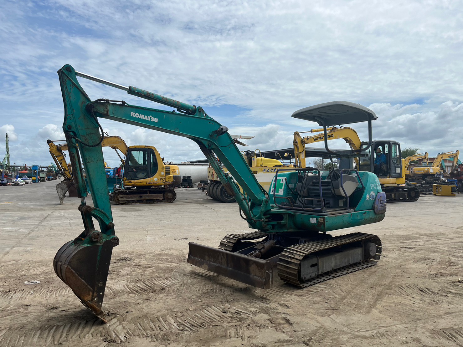 KOMATSU PC30-7E นำเข้าจากญี่ปุ่น จัดไฟแนนซ์ - Truck2Hand.com