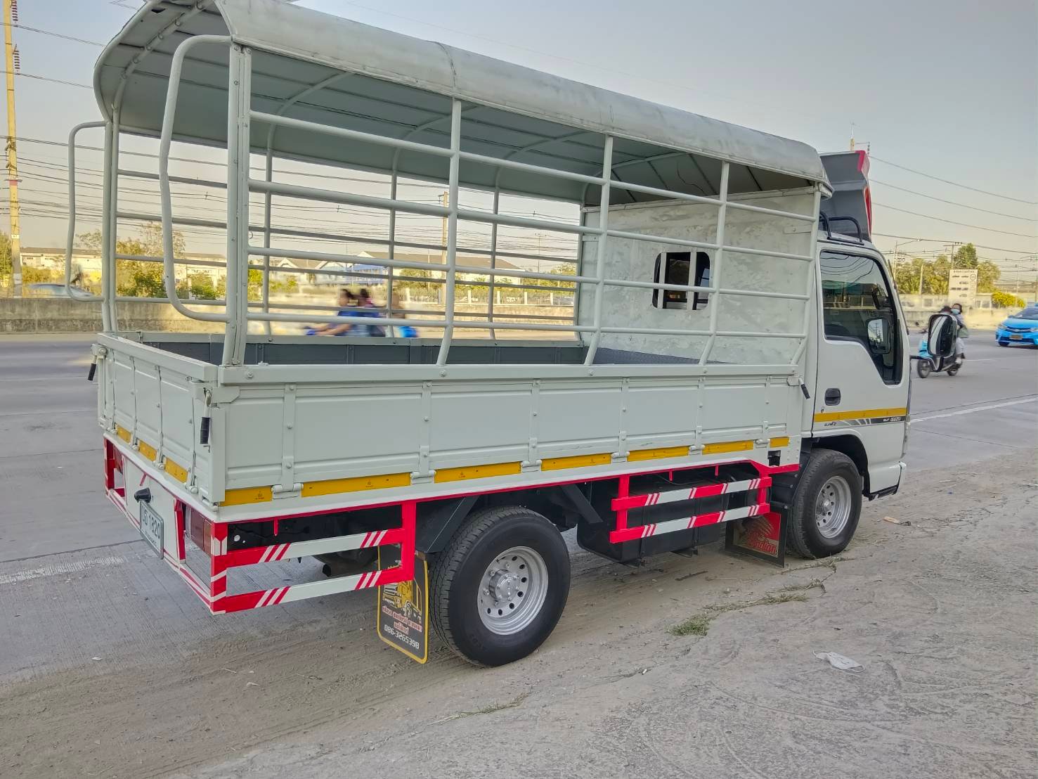 ดาวน์ 19000 พร้อมออกรถ ISUZU NKR ปี 2007 - Truck2Hand.com