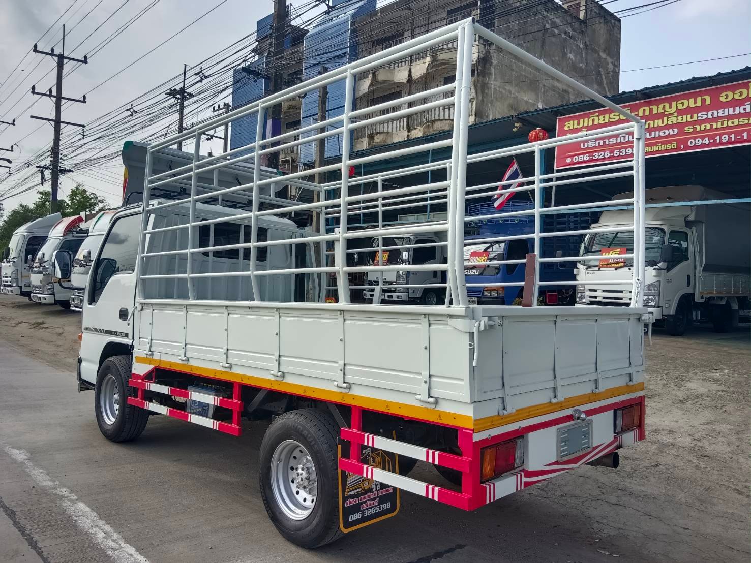 ISUZU NKR ปี 2004 รถห้างแท้ ออกรถ 49000 แถม - Truck2Hand.com