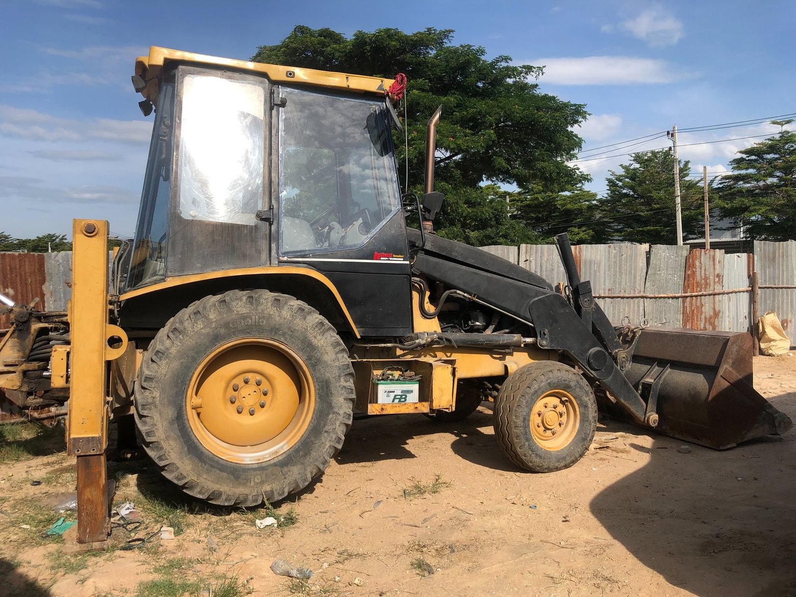 หน้าตักหลังขุด CAT 424D พร้อมใช้งาน - Truck2Hand.com