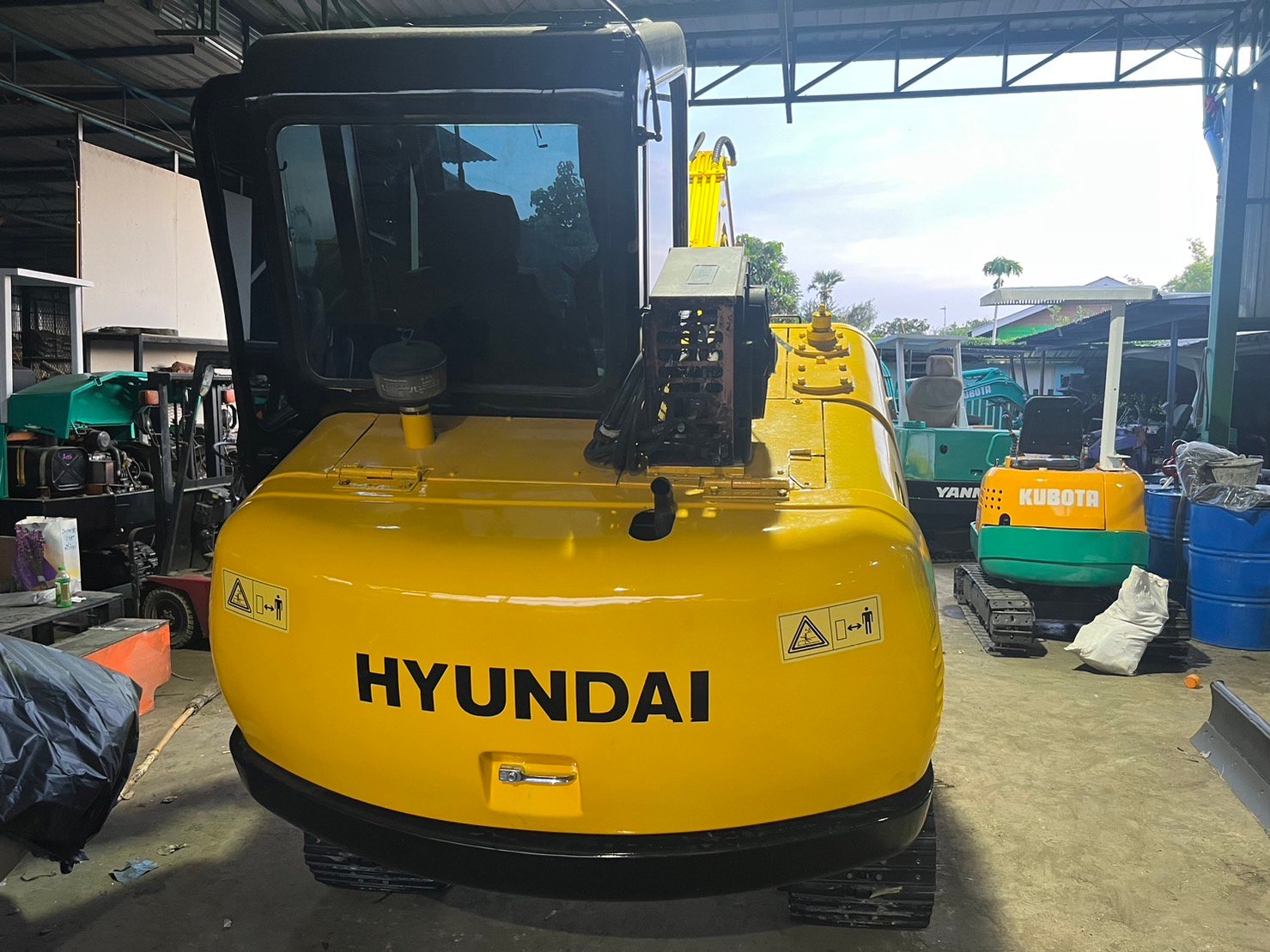 HYUNDAI R55-7 สภาพดี เก่าญี่ปุ่น มีใบอินวอย - Truck2Hand.com
