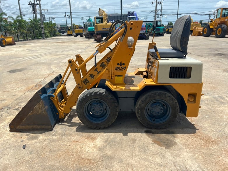 Komatsu SK04 นำเข้าจากญี่ปุ่น สภาพพร้อมใช้ง - Truck2Hand.com