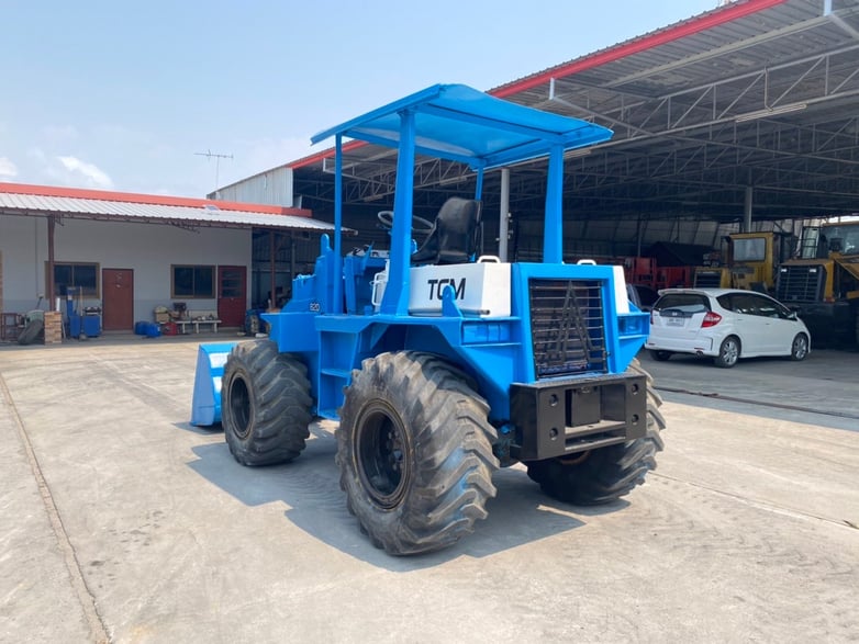 รถตักล้อยาง TCM 820 บุ้งกี๋ 0.7คิว แขนยกสูง - Truck2Hand.com