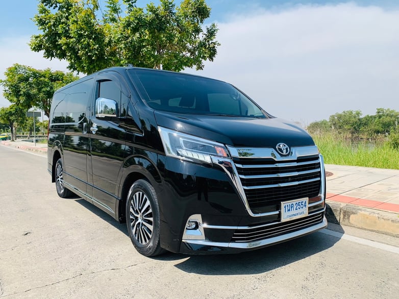 NEW TOYOTA MAJESTY 2.8 PREMIUM 6AT SUV 2021 - Truck2Hand.com
