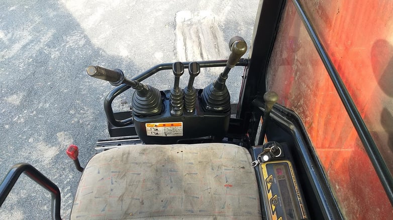 รถขุด รถแบคโฮ Kubota RX-303 ขนาด 3 ตัน PC30 - Truck2Hand.com