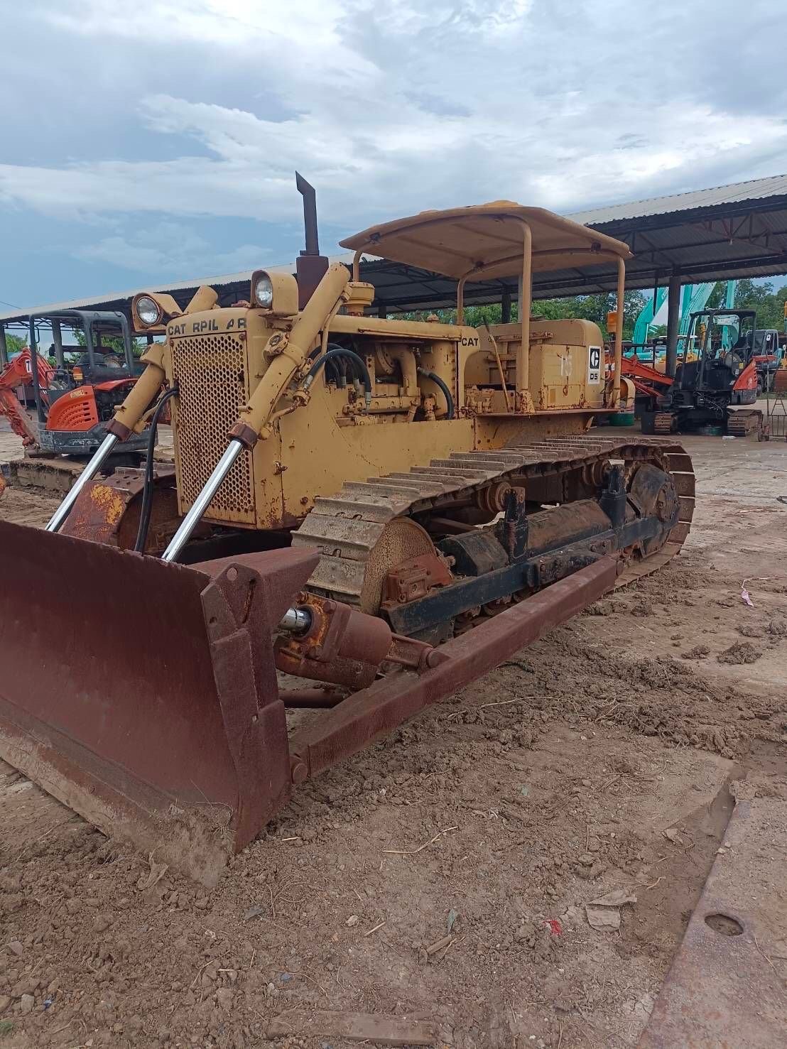 รถแทรกเตอร์ D5D ตีนไก่ ฮาฟตีนเป็ด - Truck2Hand.com