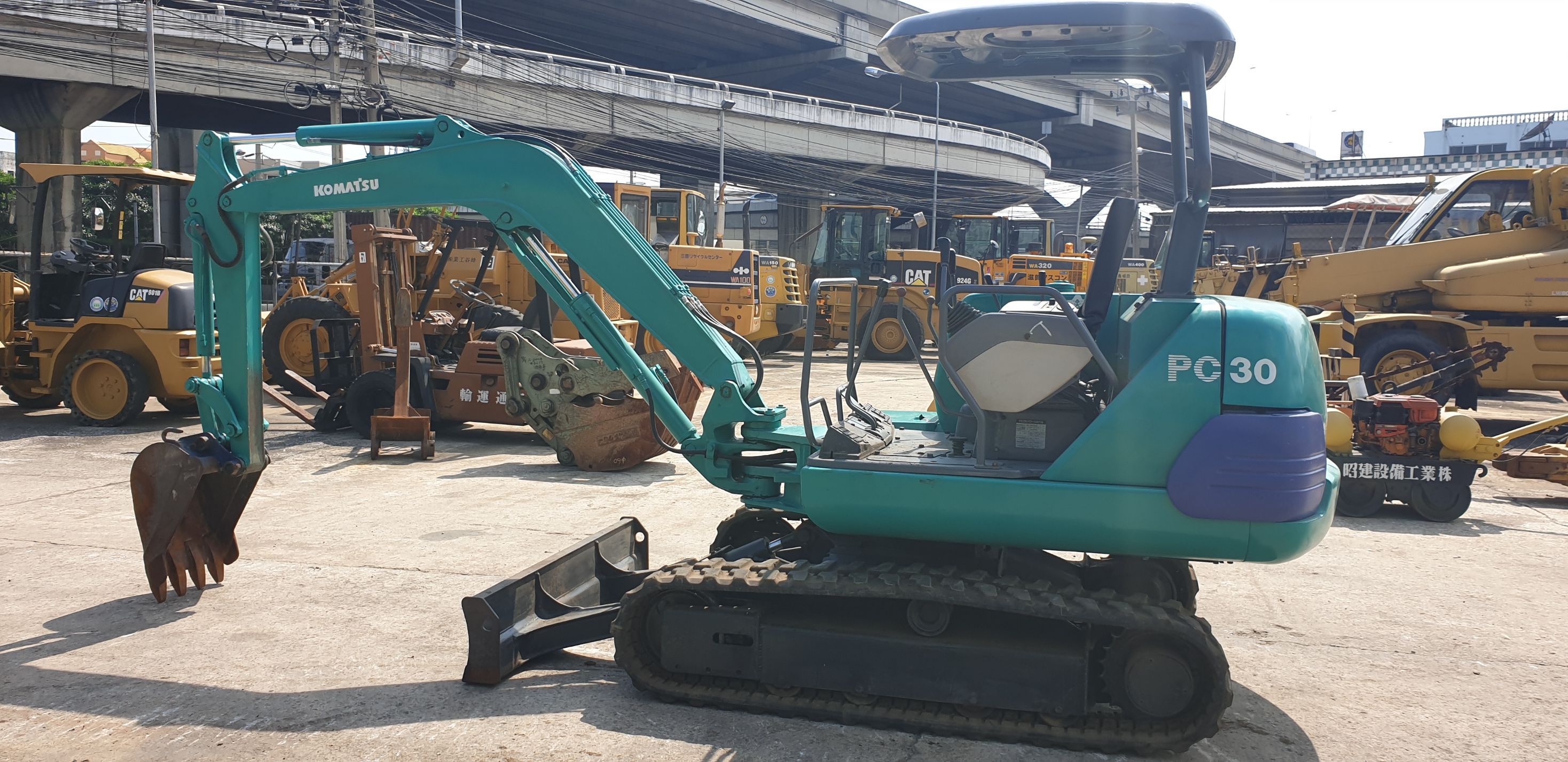 Komatsu PC25-1A นำเข้าจากญี่ปุ่น สภาพพร้อมใ - Truck2Hand.com