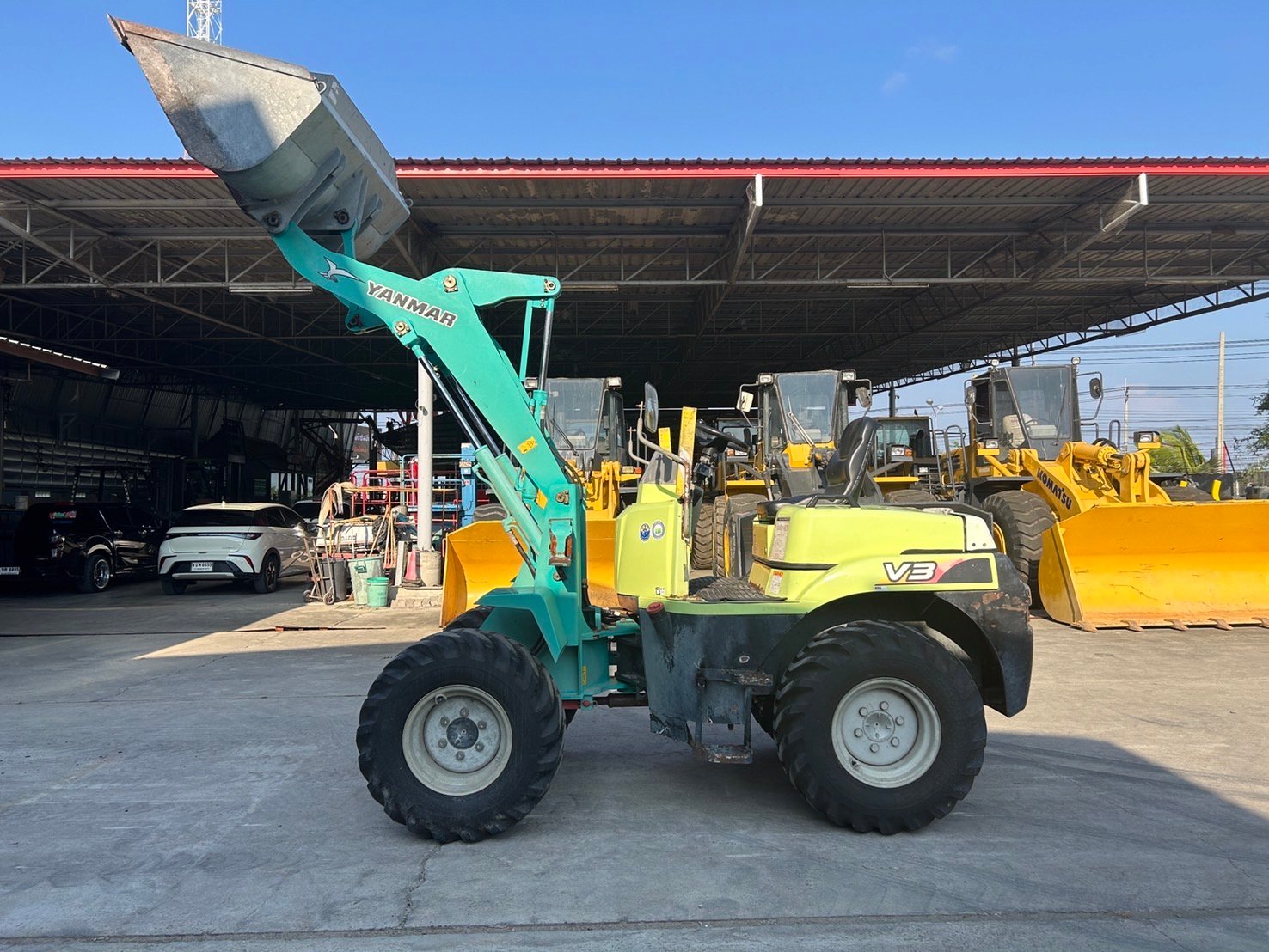 รถตักล้อยาง YANMAR V3-5B บุ้งกี๋ 0.5 คิว ยก - Truck2Hand.com