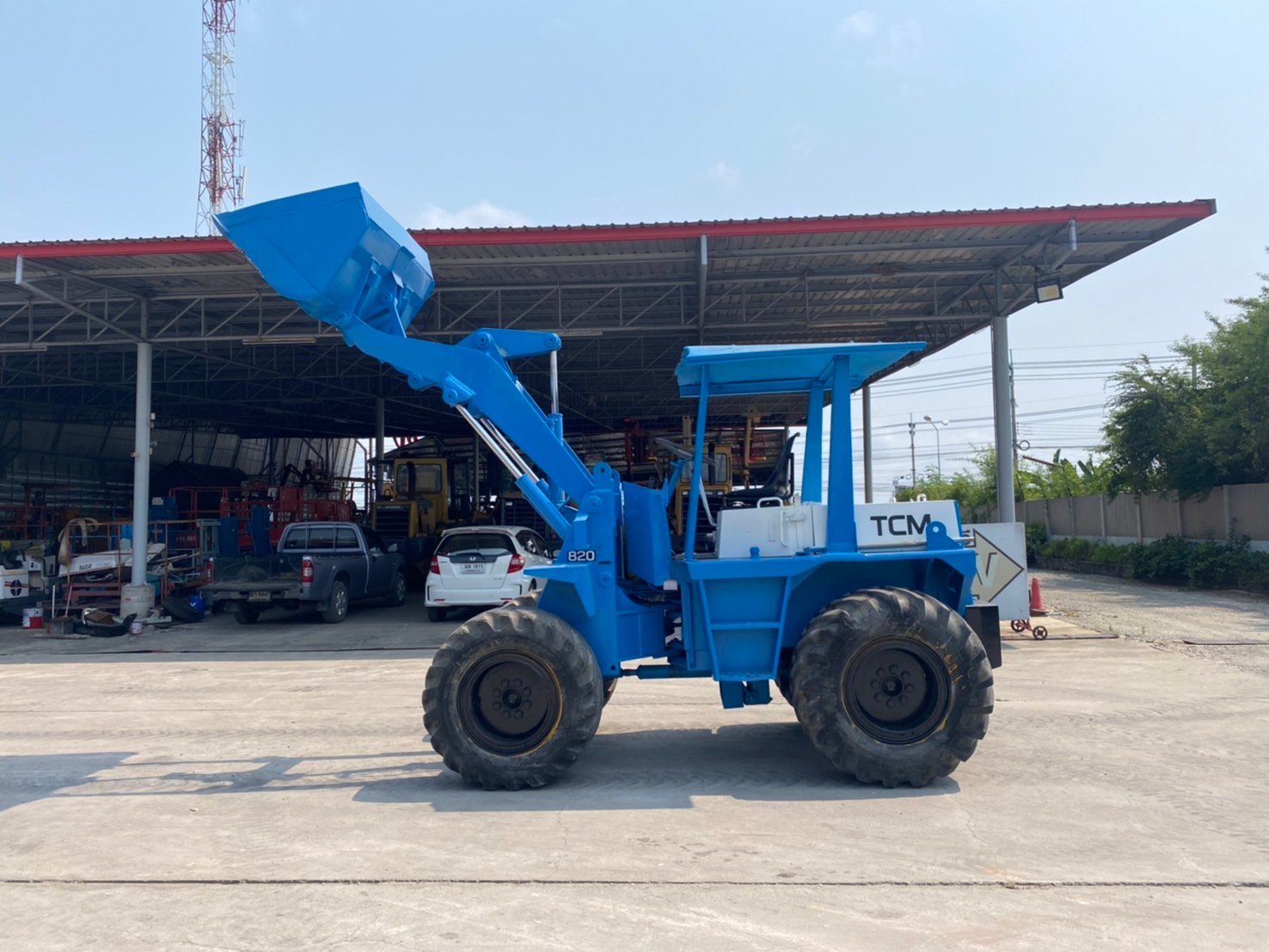 รถตักล้อยาง TCM 820 บุ้งกี๋ 0.7คิว แขนยกสูง - Truck2Hand.com