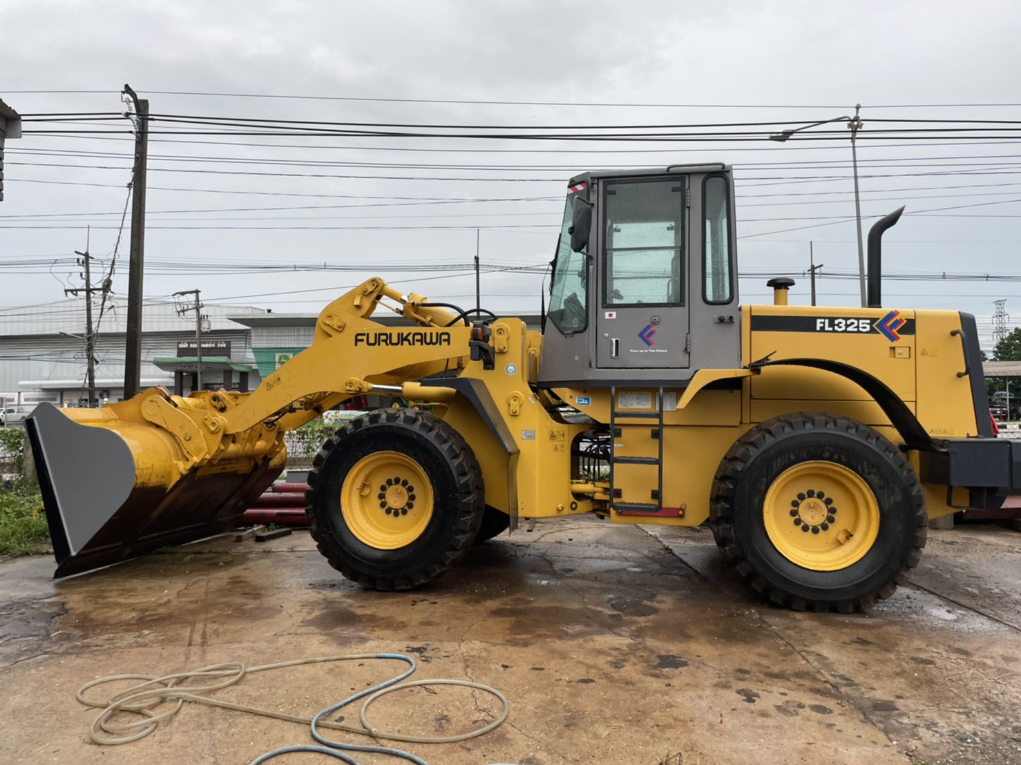 ตลาดซื้อขาย เครื่องจักร รถตัก ล้อยาง/ตีนตะขาบ FURUKAWA (ฟุรุกาวะ) FL320 ...