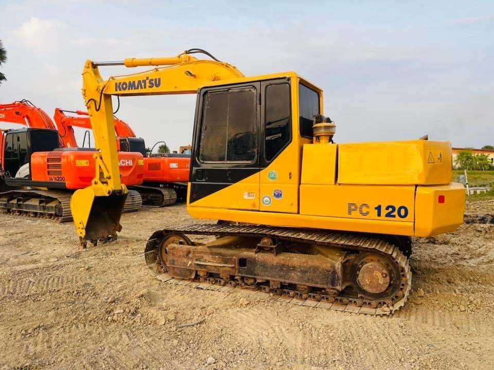 ตลาดซื้อขาย เครื่องจักร รถแบคโฮ รถขุด KOMATSU (โคมัทสึ) นครปฐม มือสอง ...